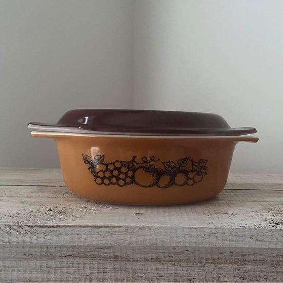 Pyrex | Dining | Vintage Pyrex 43 Old Orchard Harvest Fruit Qt ...